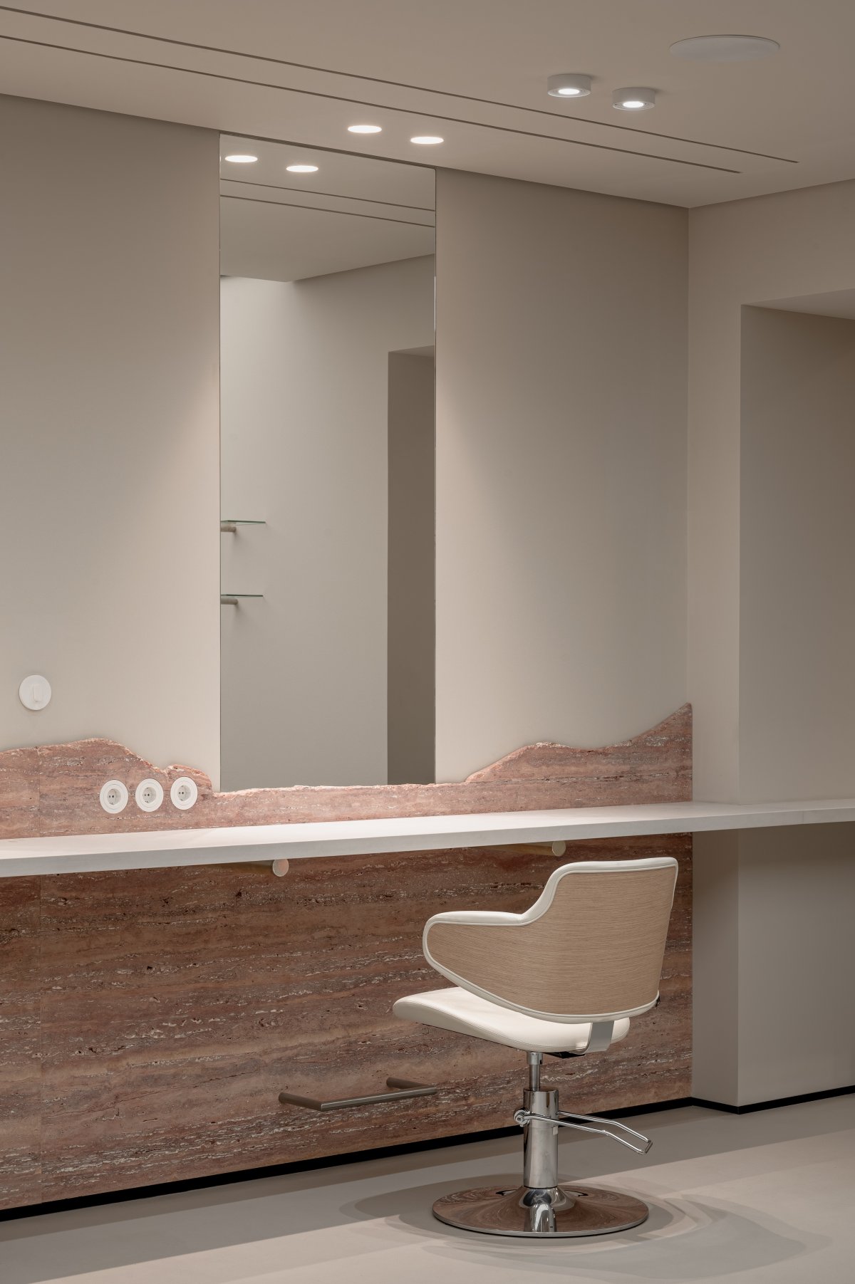 YINJISPACE - Rina Lovko x Jolly Beauty Salon